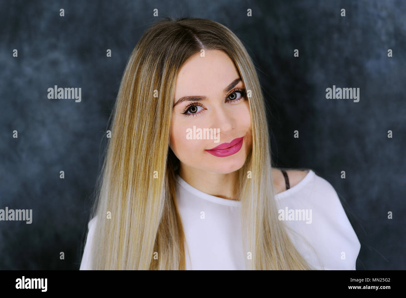beautiful girl smiling at camera Stock Photo - Alamy