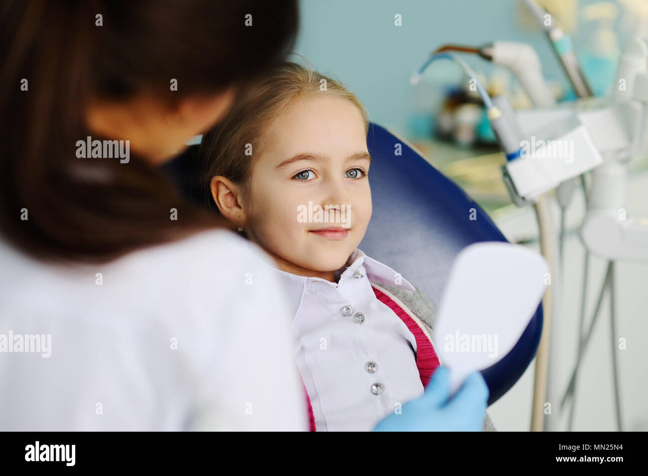 Baby smiling no teeth hi-res stock photography and images - Alamy