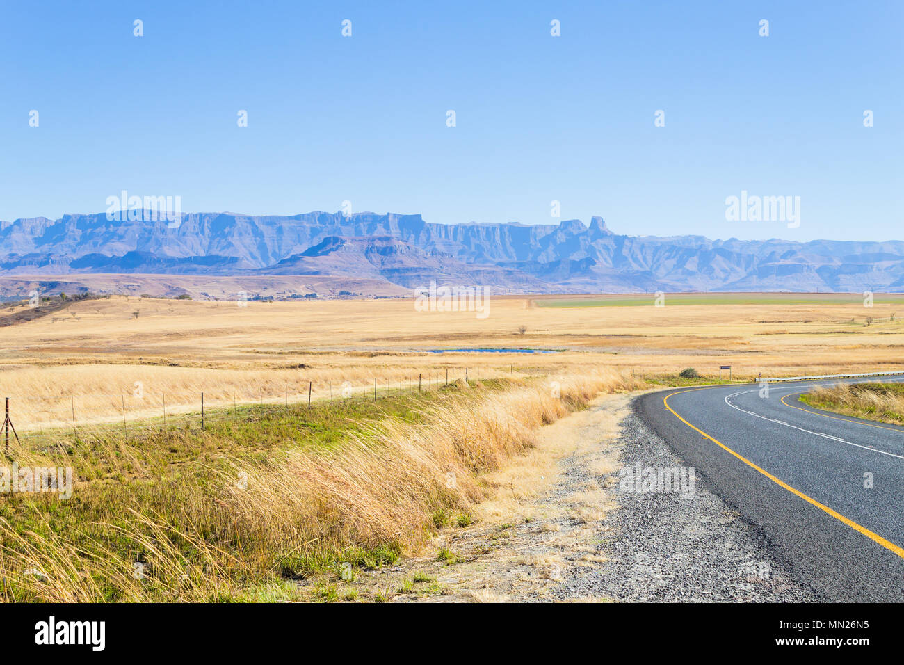 Dragons mountains drakensberg hi-res stock photography and images - Alamy