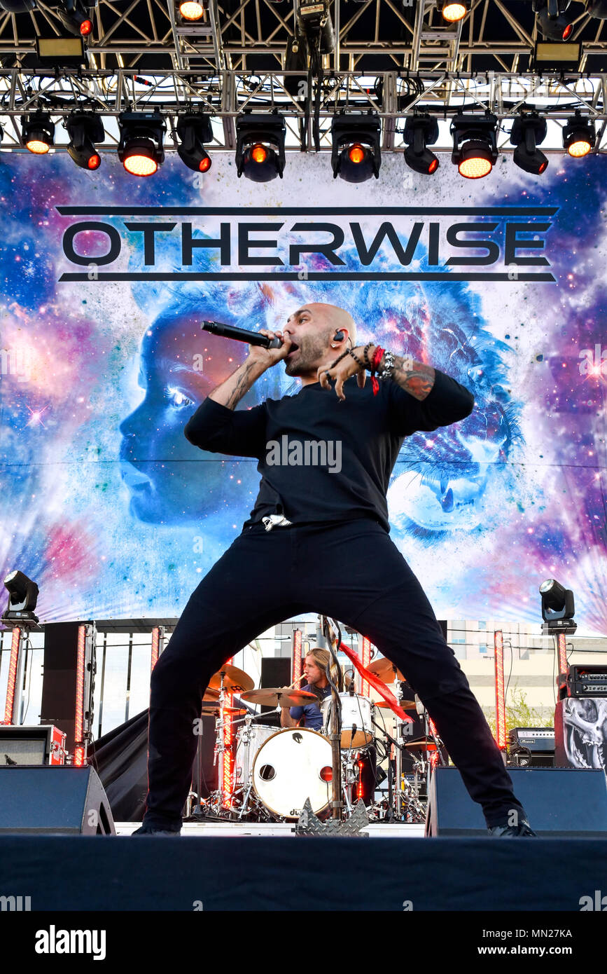 Outside band performing hi-res stock photography and images - Alamy