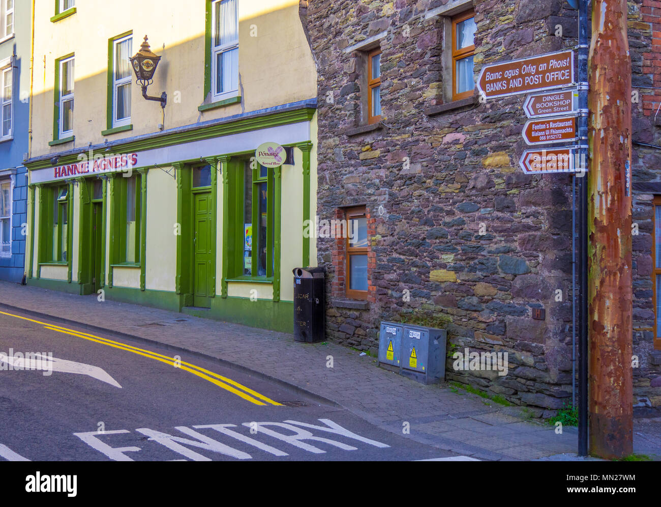 Typical street view in the village of Dingle Stock Photo - Alamy