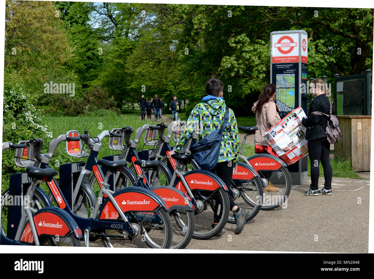 London santander cycles docking station hi-res stock photography and ...