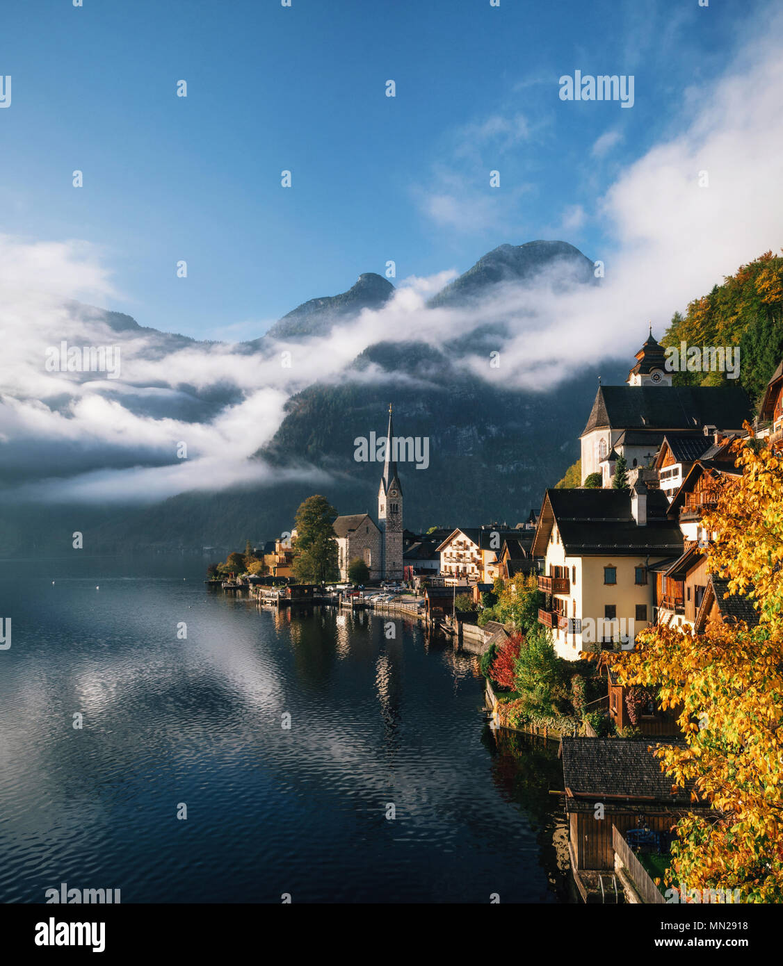 Lakeside town hi-res stock photography and images - Alamy