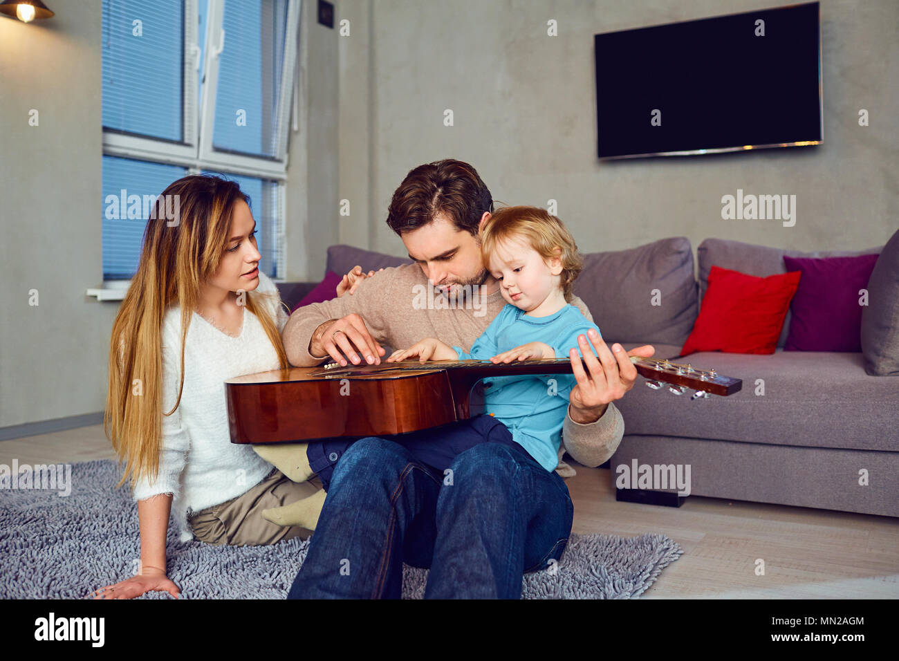 Children singing with guitar hi-res stock photography and images - Alamy
