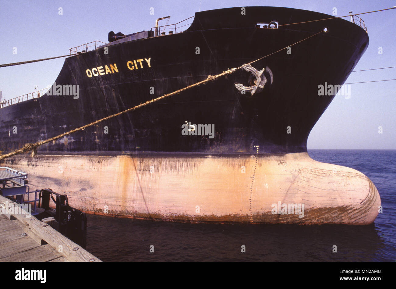 Mina al ahmadi oil port hi-res stock photography and images - Alamy