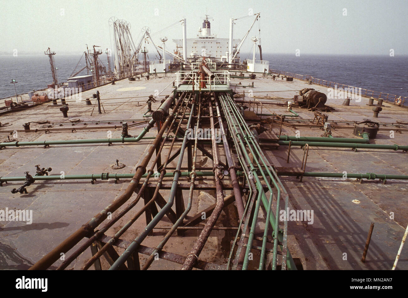 Al ahmadi refinery hi-res stock photography and images - Alamy