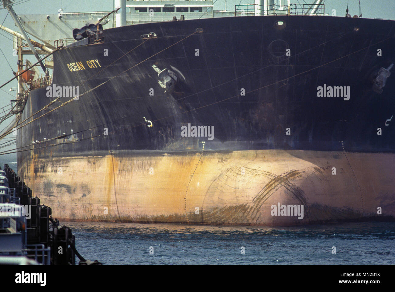 Mina al ahmadi refinery hi-res stock photography and images - Alamy