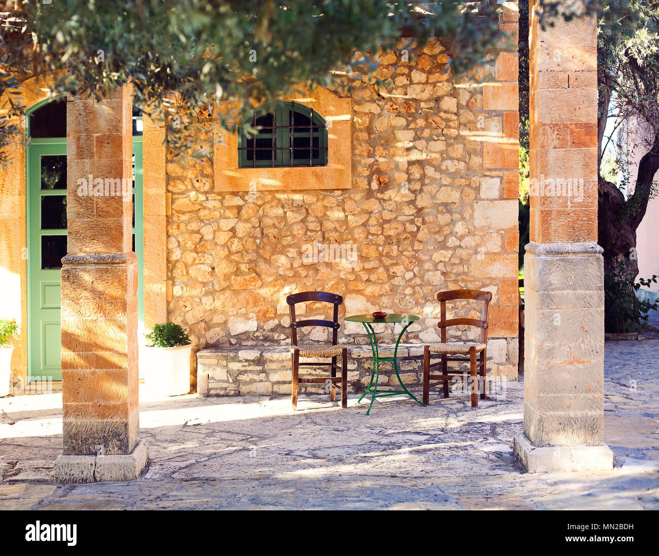 Old tree brick column hi-res stock photography and images - Alamy
