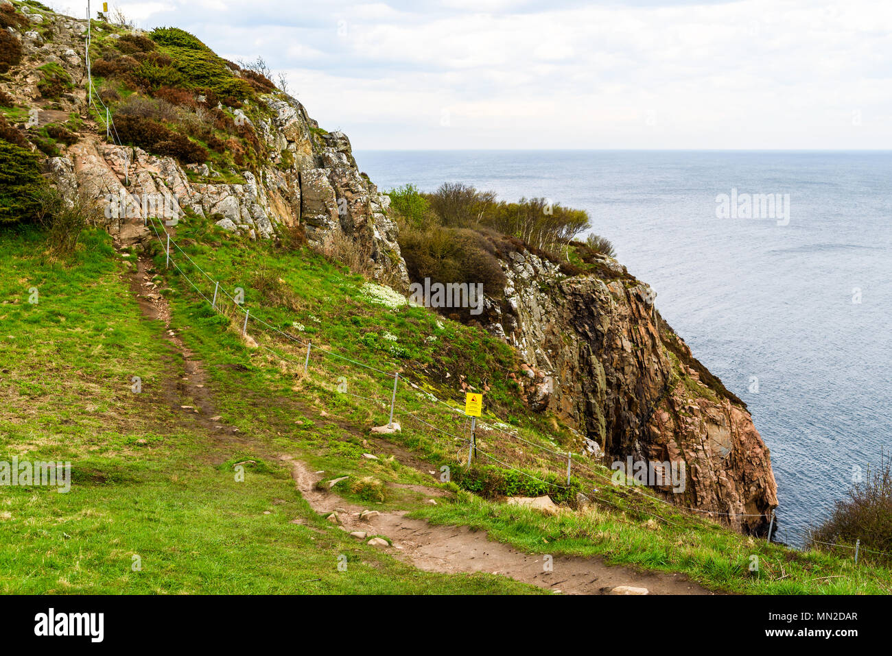 Warning steep cliffs hi-res stock photography and images - Alamy