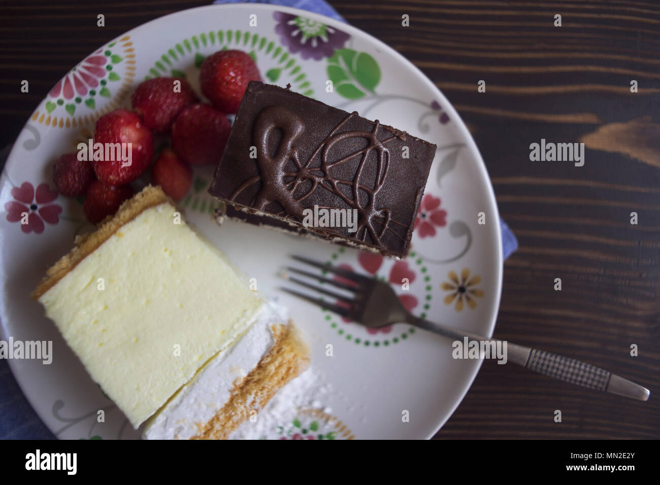Cake slice top view hi-res stock photography and images - Alamy