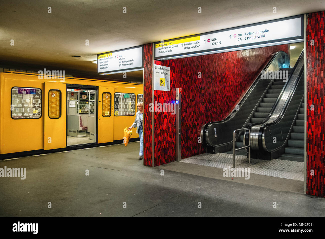 Berlin, Alt-Mariendorf. Ubahn underground railway station interior ...