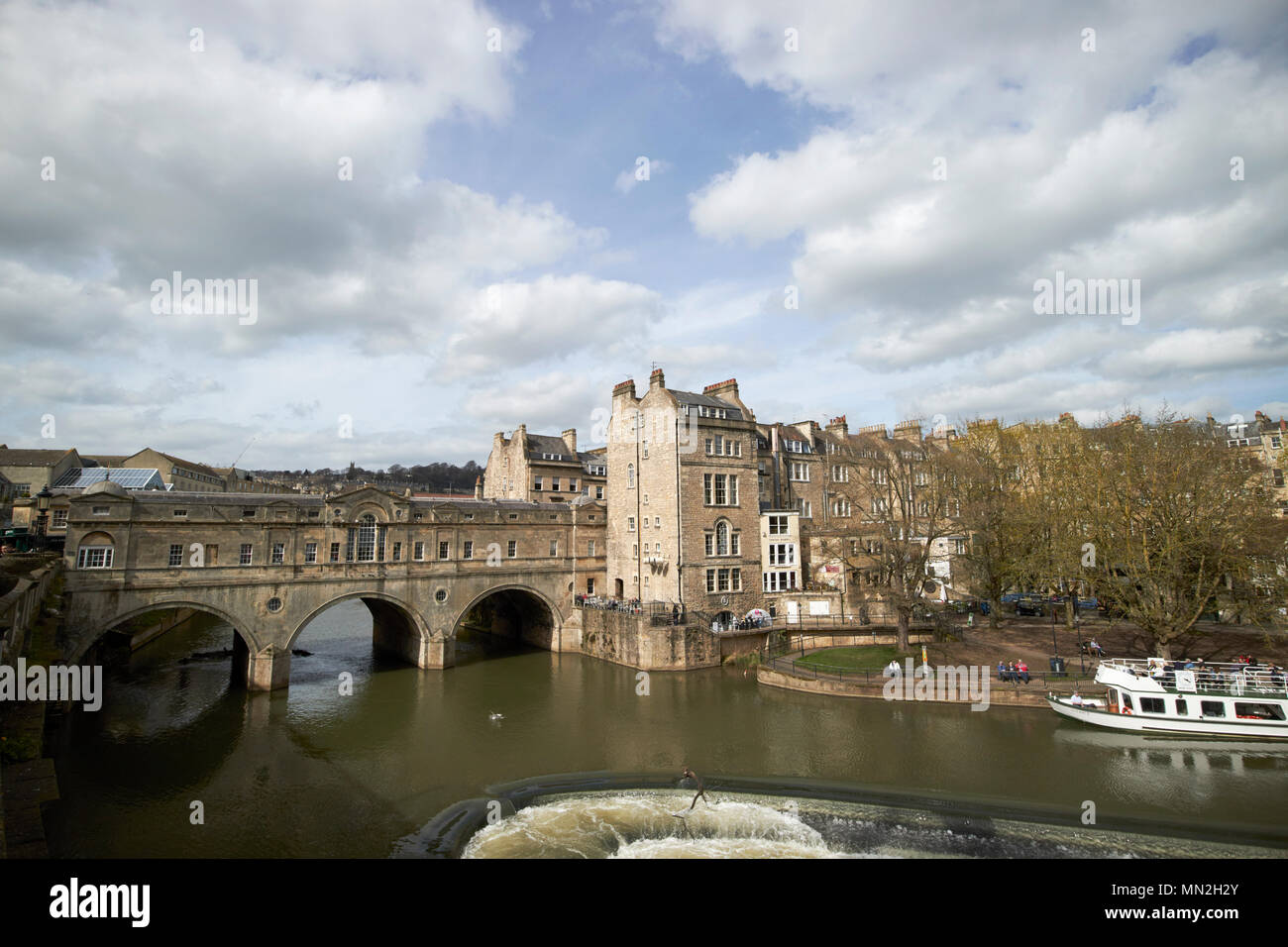 Pulteney bridge river avon and weir in the city centre skyline of Bath ...