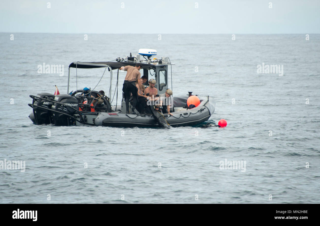 170810-N-SF508-085 ATLANTIC OCEAN (Aug. 10, 2017) Sailors assigned to ...