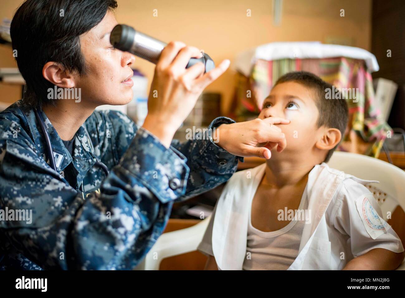 170817-N-KW679-0126 BONITO ORIENTAL, Honduras (August 17, 2017) Lt ...