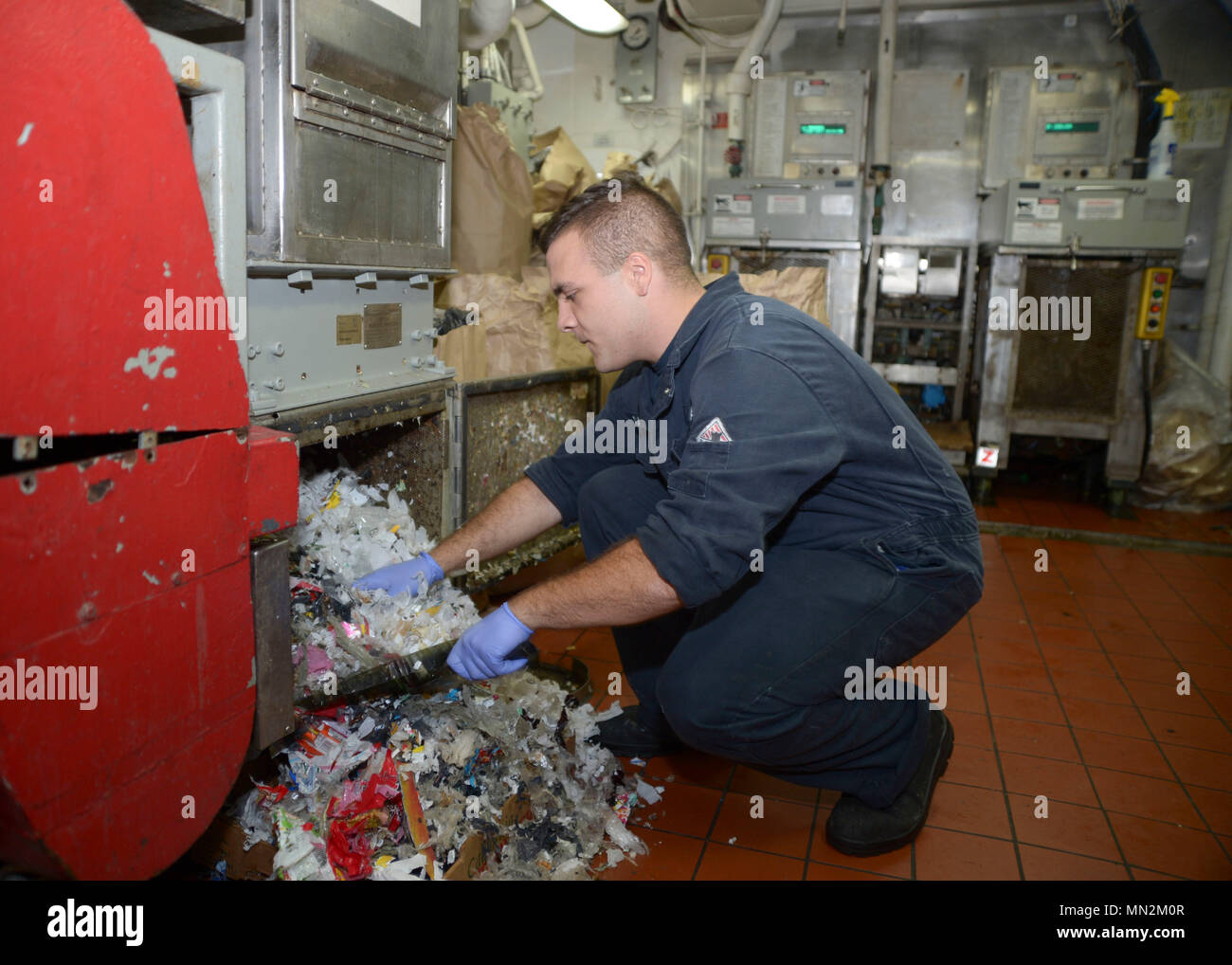 170815-N-NB142-087 PACIFIC OCEAN (Aug. 15, 2017) Fireman Travis Parker ...
