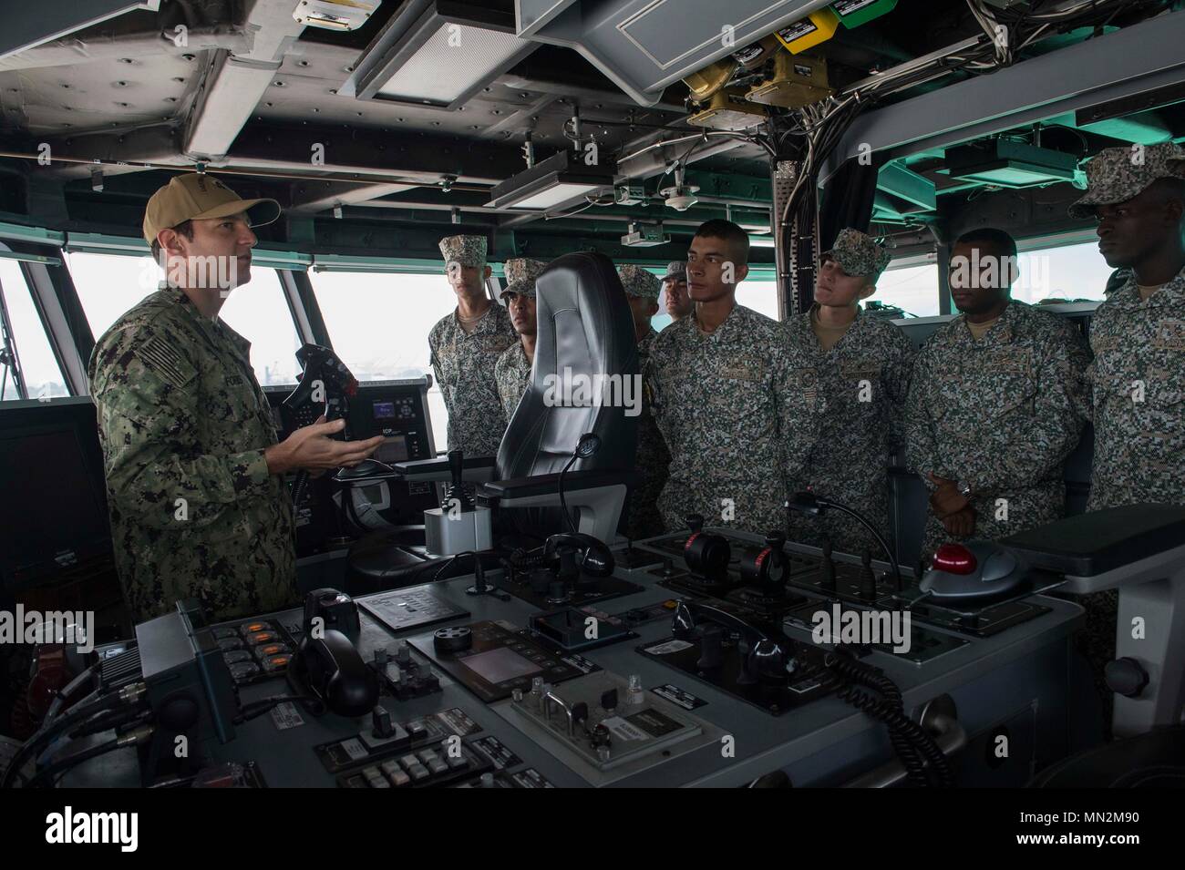 Commander destroyer squadron 40 hi-res stock photography and images - Alamy