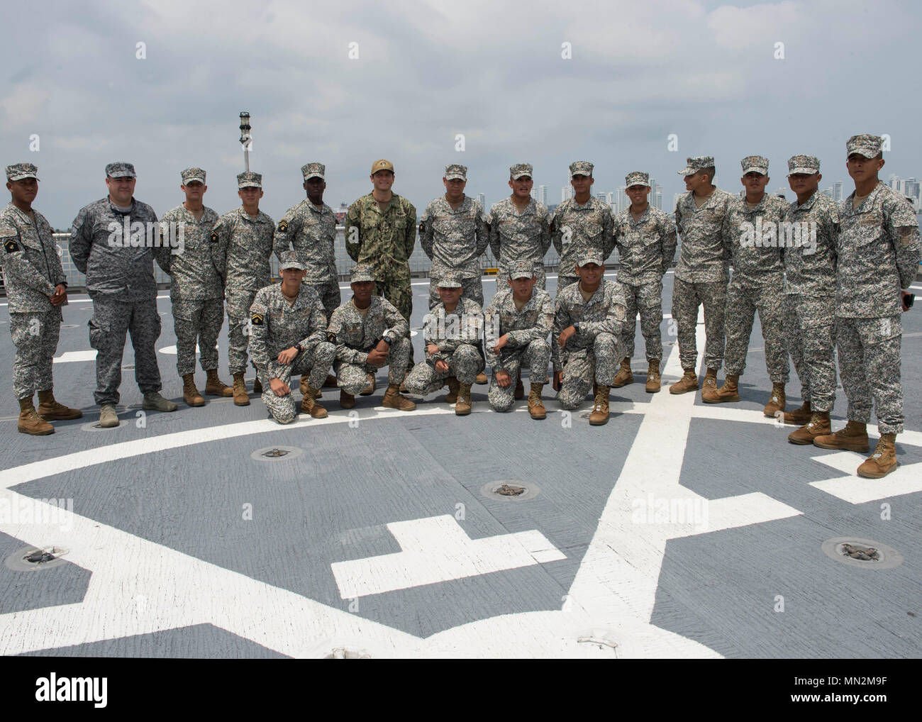 Commander destroyer squadron 40 hi-res stock photography and images - Alamy