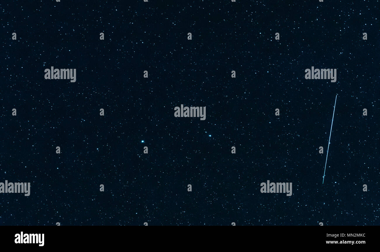 Object falling hi-res stock photography and images - Alamy