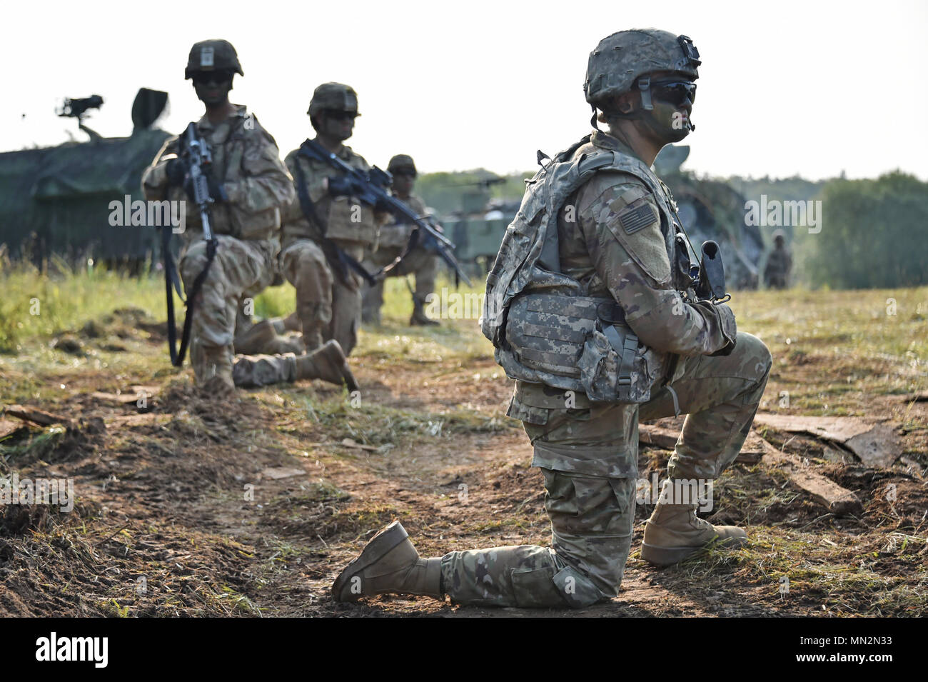 U.S. Soldiers with Bravo Battery, 3rd Battalion, 29th Field Artillery ...