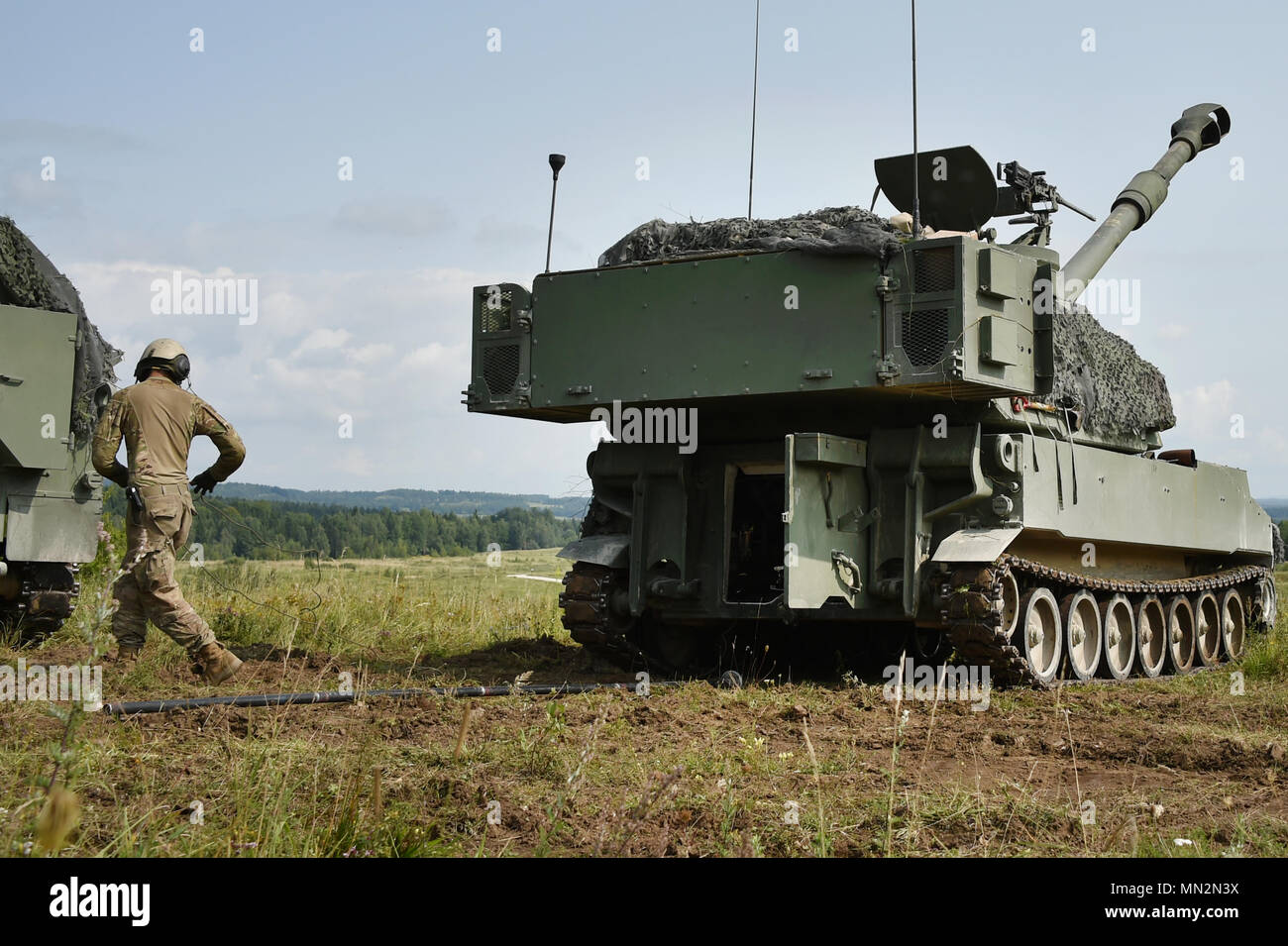 U.S. Soldiers with Bravo Battery, 3rd Battalion, 29th Field Artillery ...