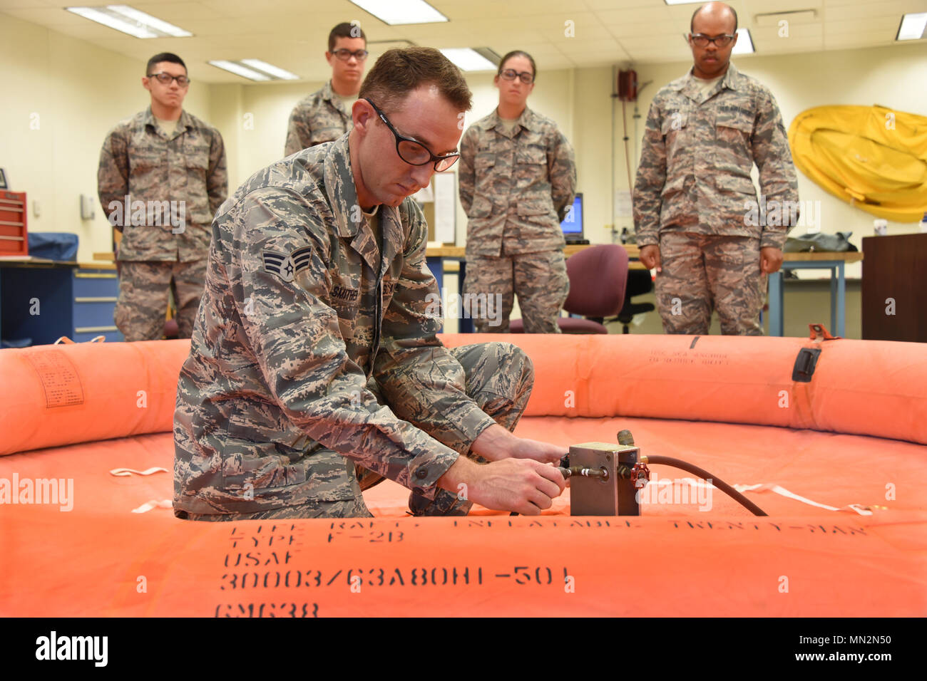 20 man life raft hi-res stock photography and images - Alamy