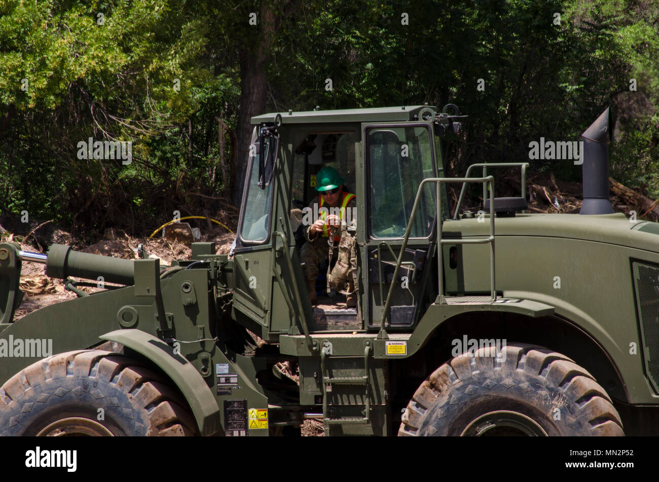 The Arizona Army National Guard's 253rd Engineer Battalion conducting ...