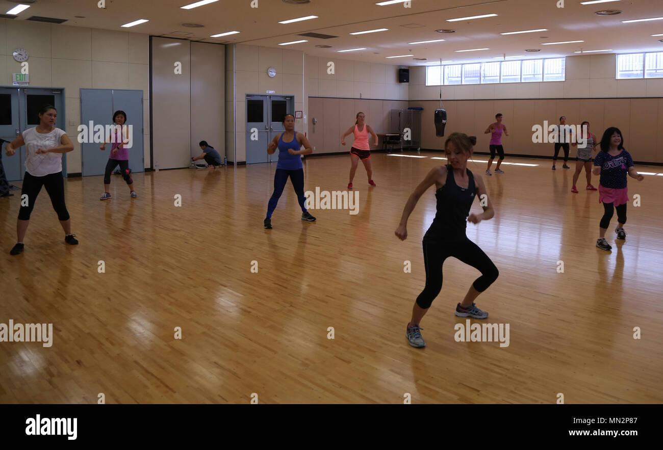 Break dancing instructor hi-res stock photography and images - Alamy