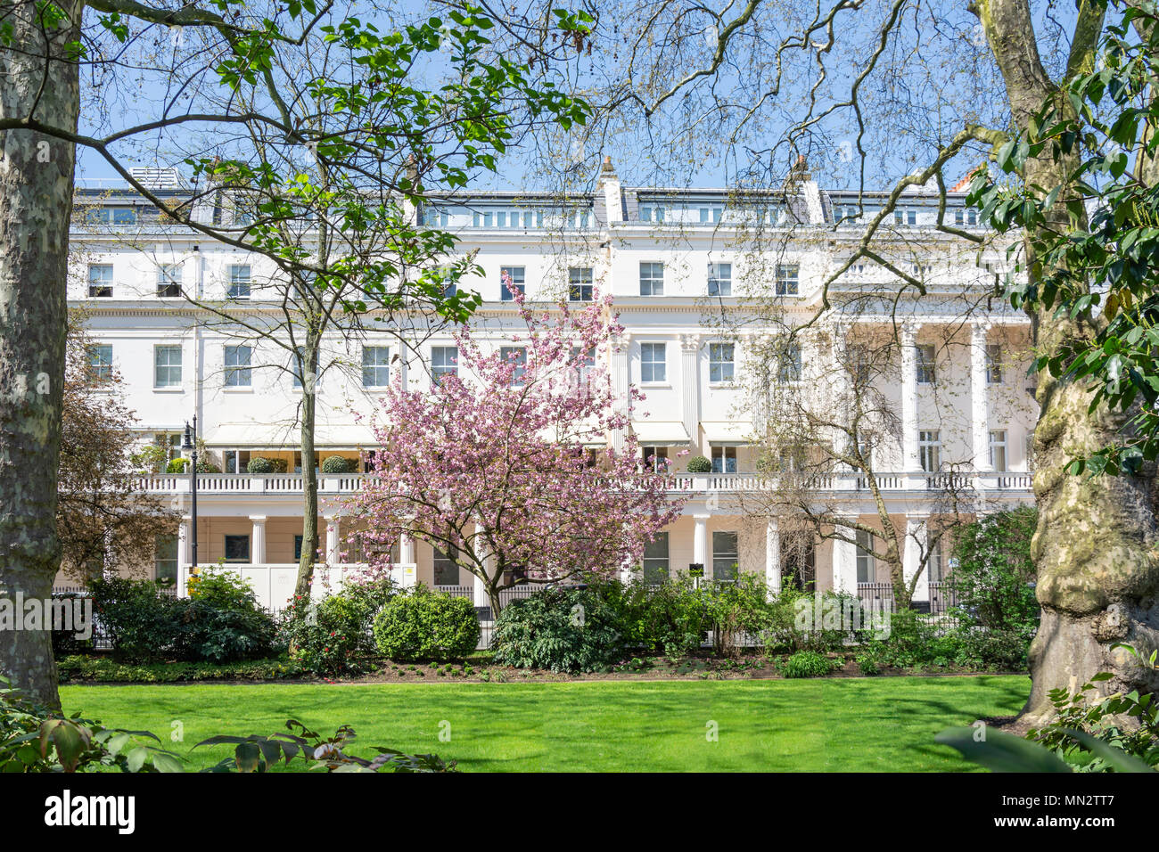 Eaton square belgravia district london hi-res stock photography and ...