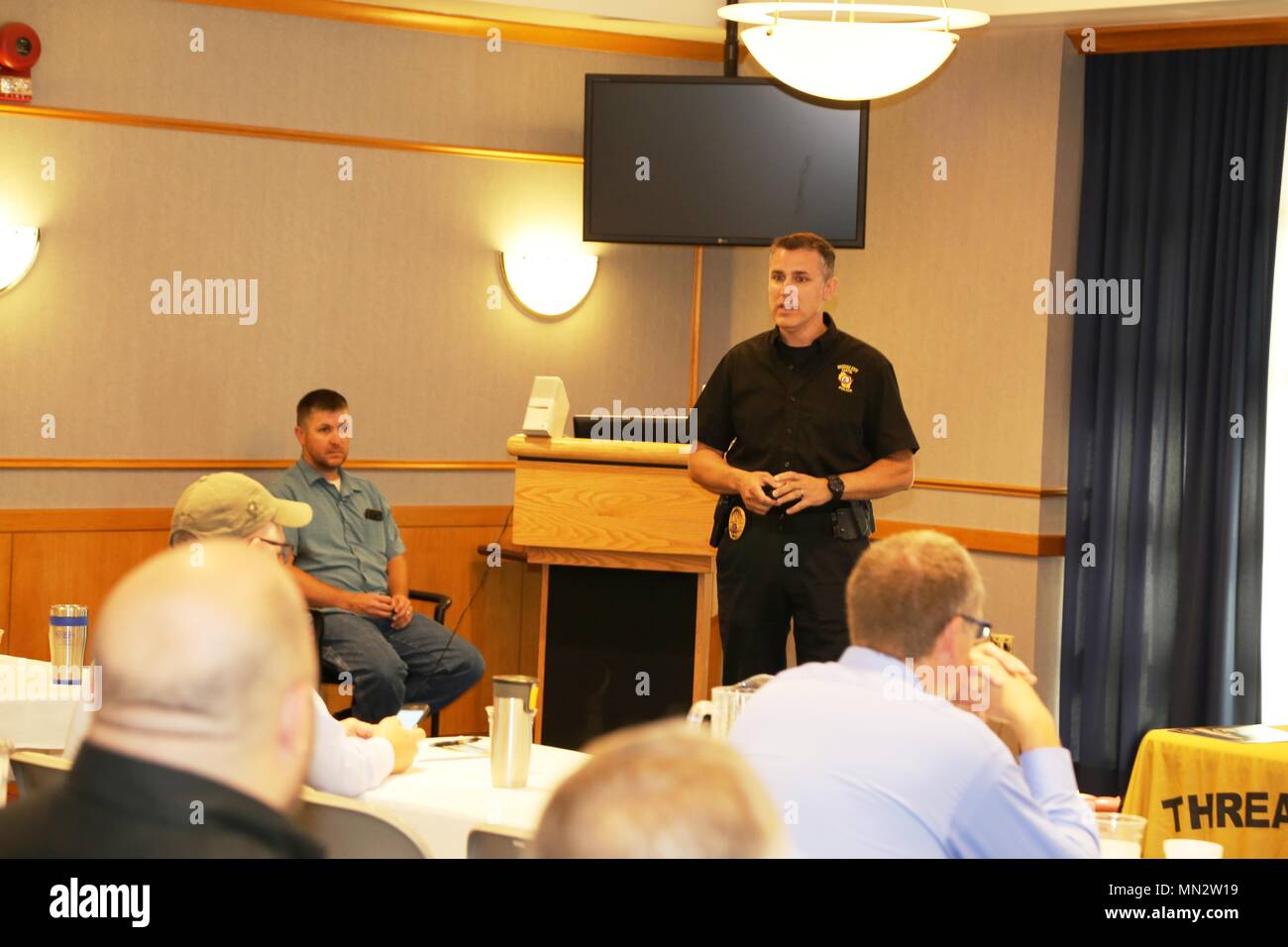 Detective police meeting hi-res stock photography and images - Alamy