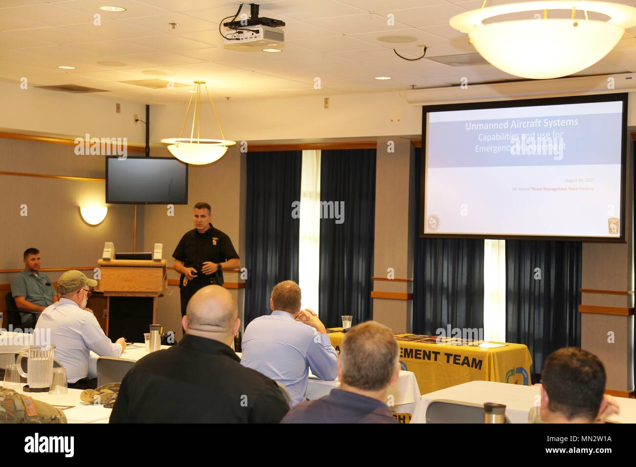 Detective police meeting hi-res stock photography and images - Alamy