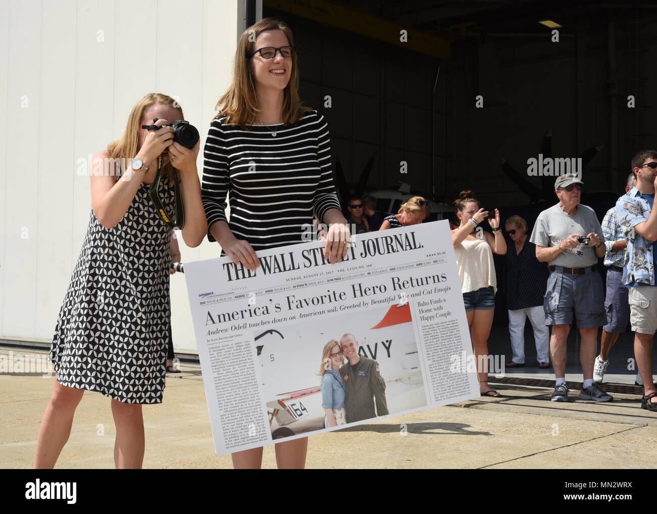 Station sign in a bush hi-res stock photography and images - Alamy