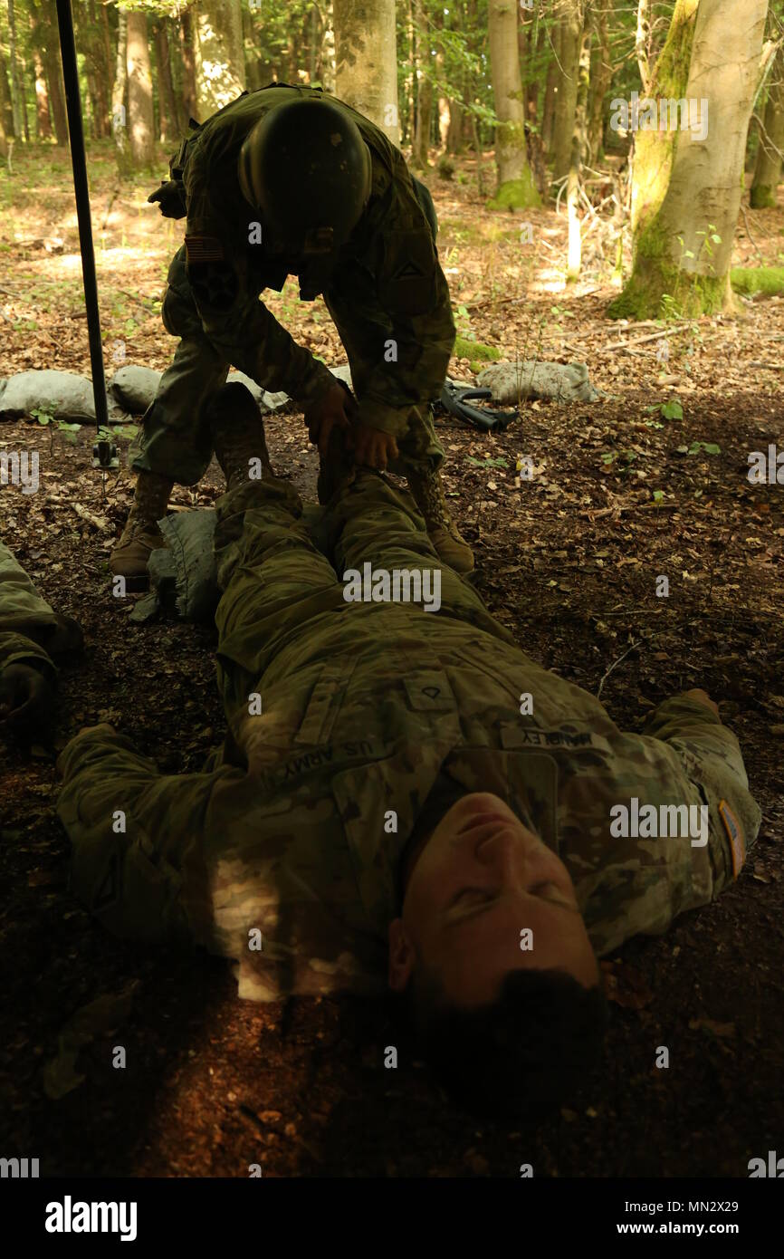 U.S. Soldiers of the 1st Battalion, 4th Infantry Regiment practice ...