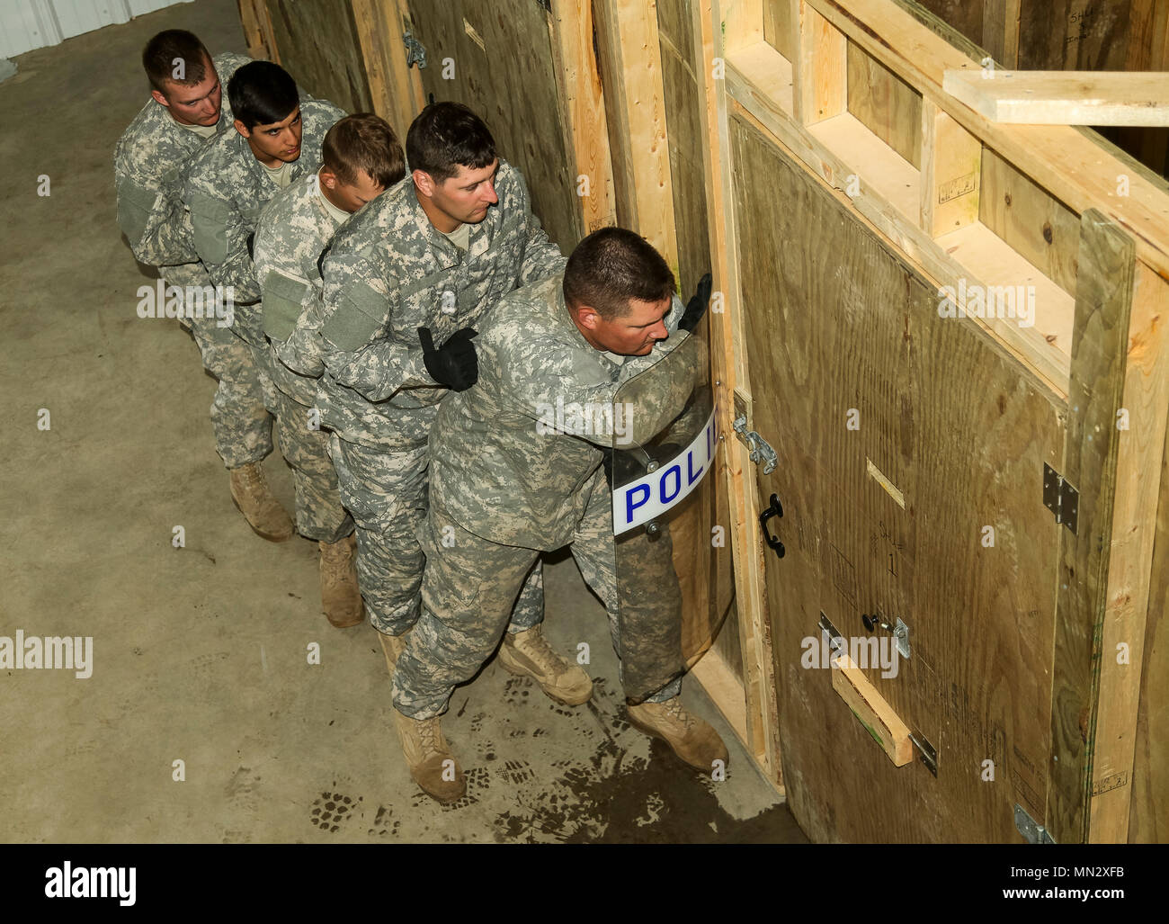 400th military police battalion hi-res stock photography and images - Alamy
