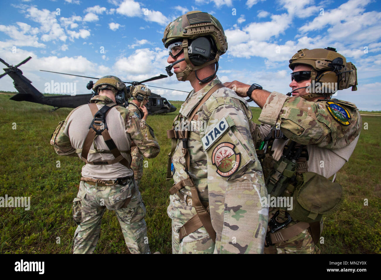 Tactical Air Control Party (TACP) Airmen with the New Jersey Air ...