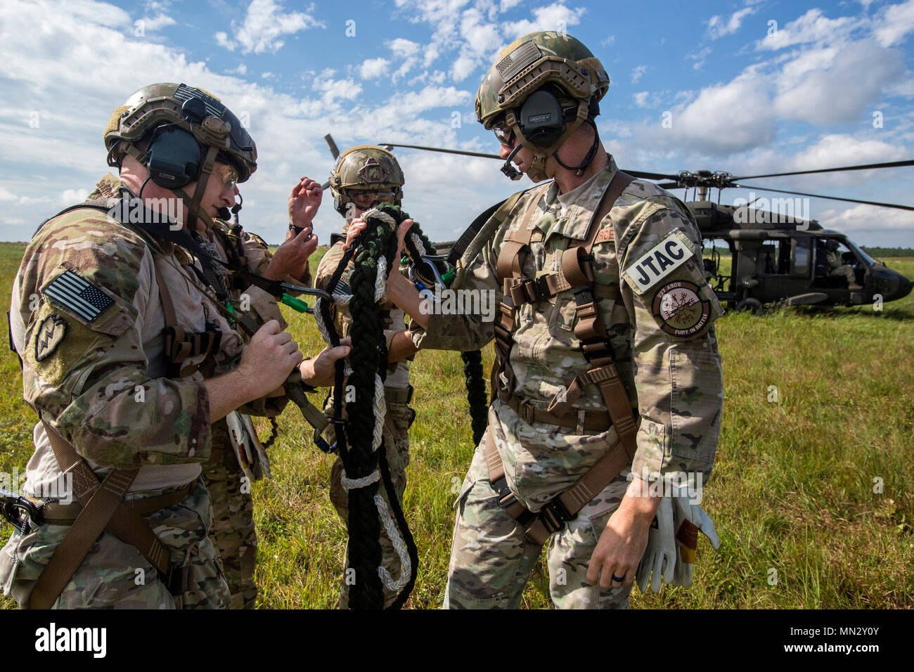 Tactical Air Control Party (TACP) Airmen with the New Jersey Air ...