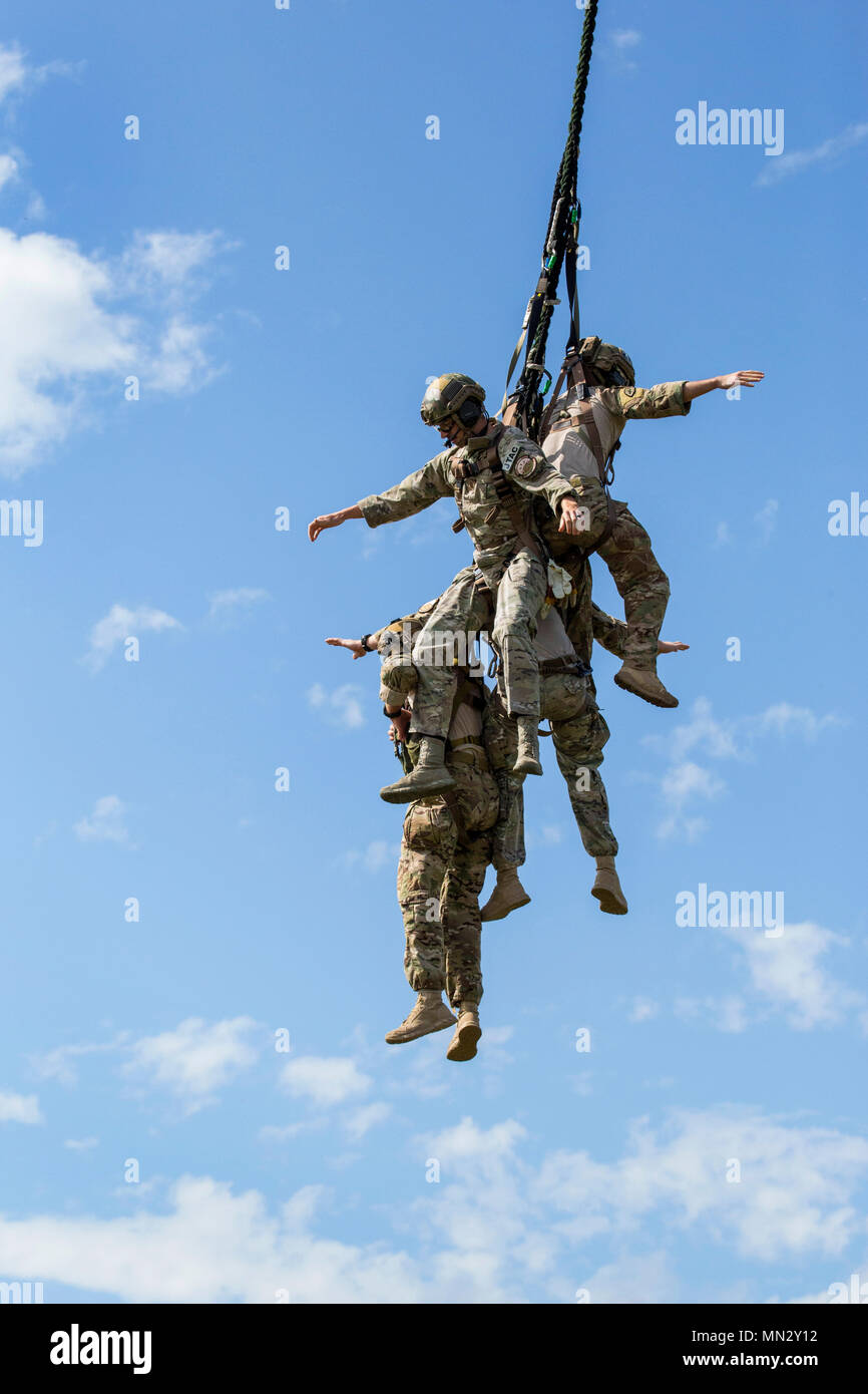 Tactical Air Control Party (TACP) Airmen with the New Jersey Air ...