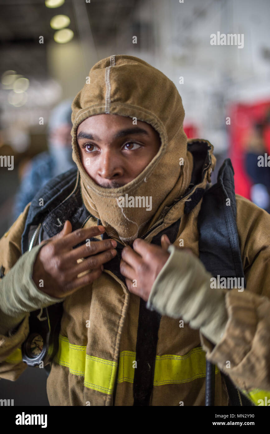 Fire fighting ensemble ffe hi-res stock photography and images - Alamy