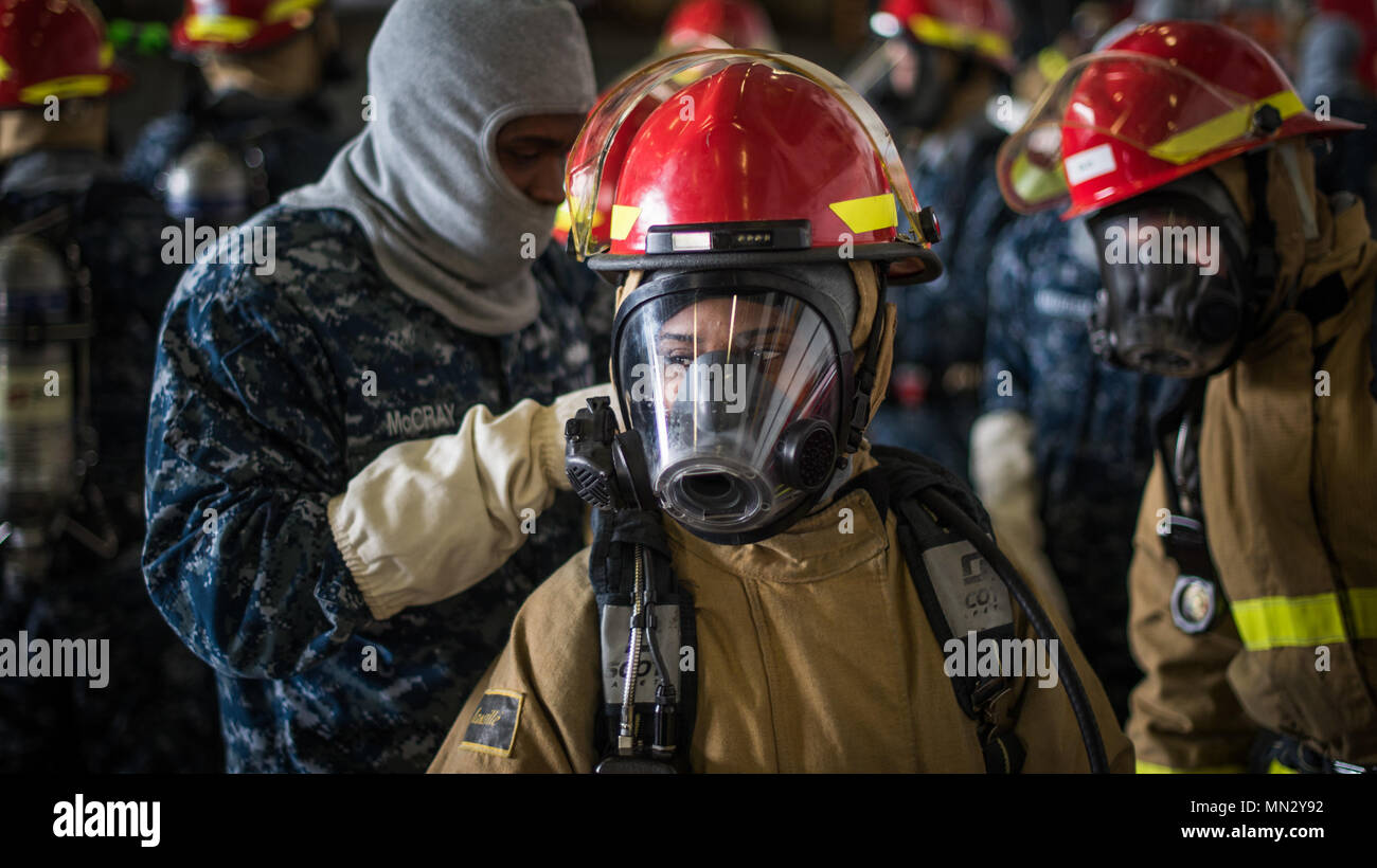 170824-N-LU649-075 BREMERTON, Wash. (Aug. 24, 2017) Navy Counselor 1st ...