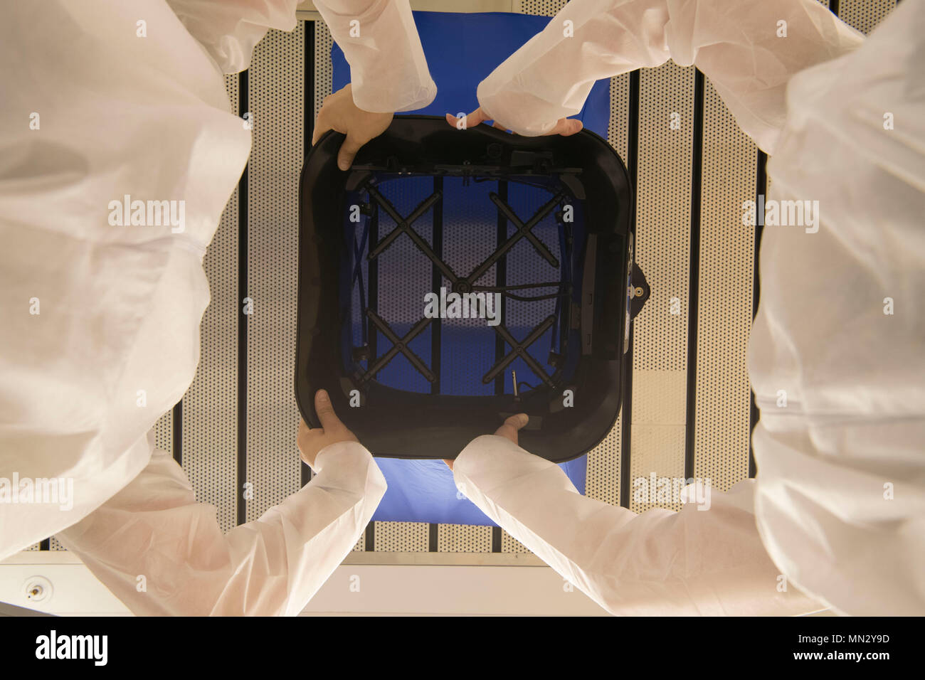 U.S. Air Force First Lt. Zachary Cox (right) and Tech. Sgt. Davis ...