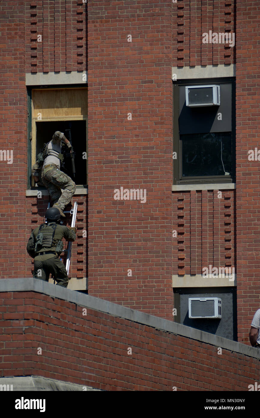 Connecticut swat challenge hi-res stock photography and images - Alamy