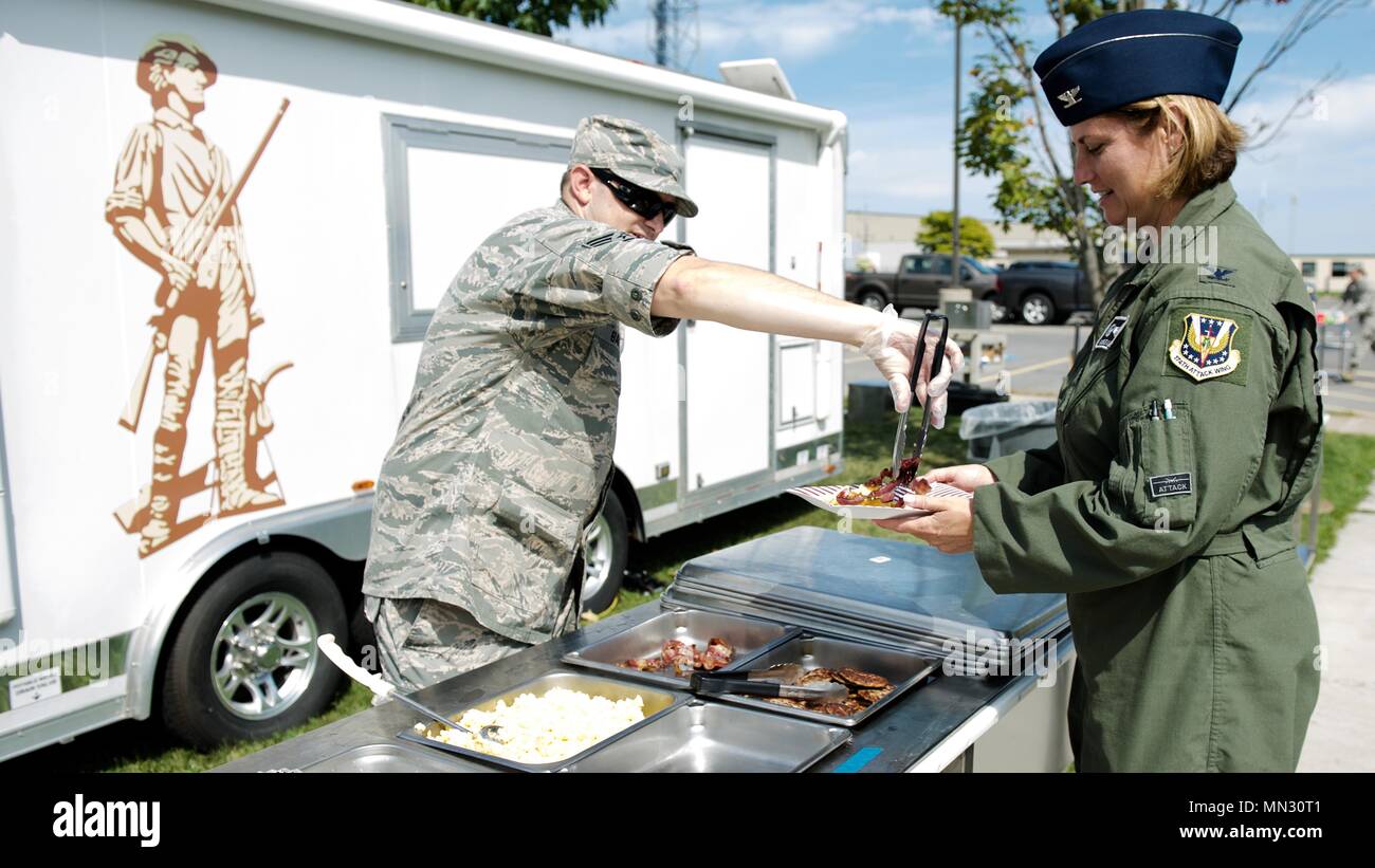 Mobile food facilities hi-res stock photography and images - Alamy