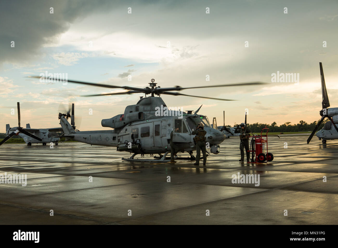 U.S. Marines with Marine Medium Tiltrotor Squadron (VMM) 162 ...