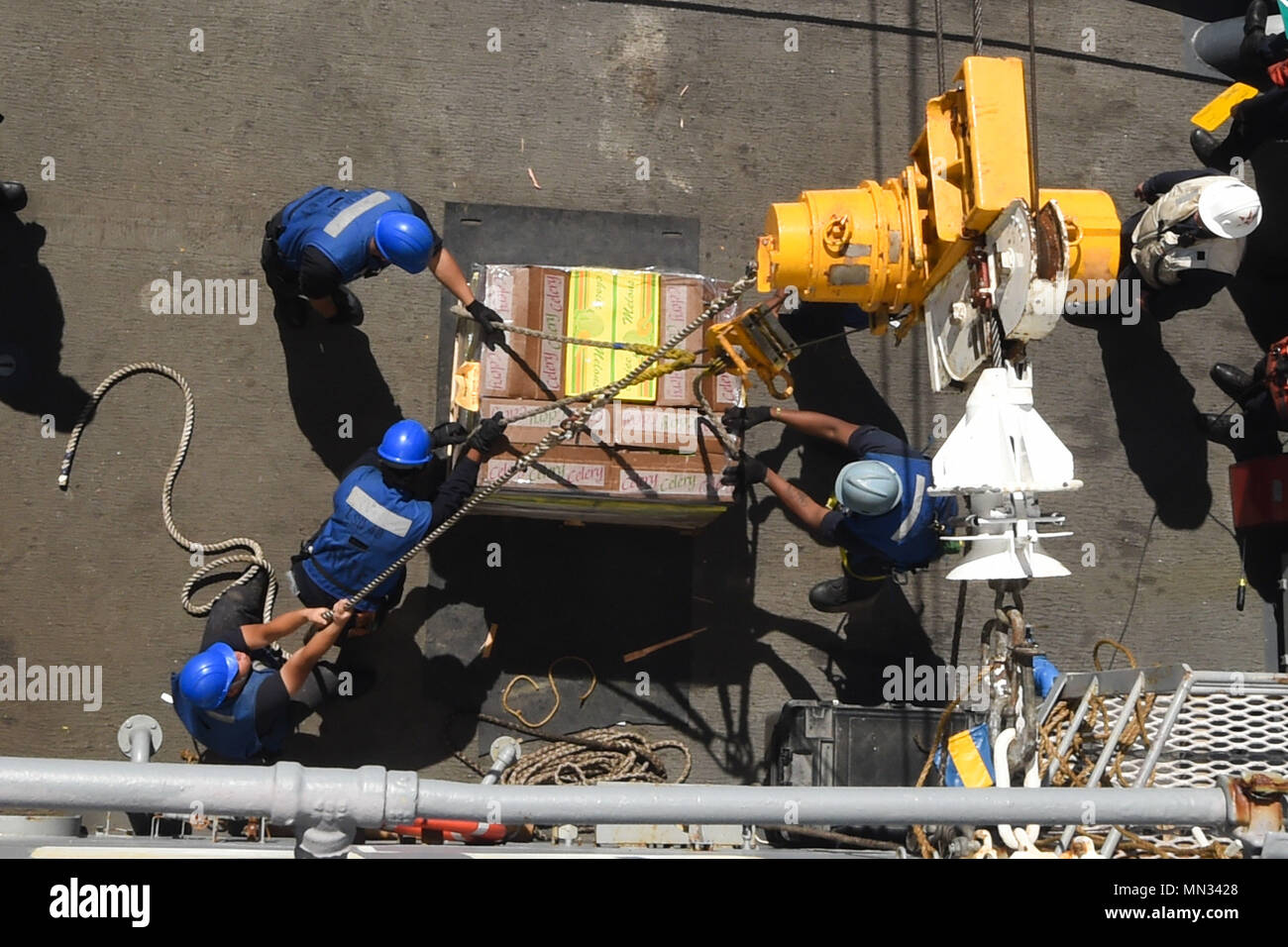 170821-N-JN784-380 CORAL SEA (Aug. 21, 2017) Sailors disconnect cargo ...