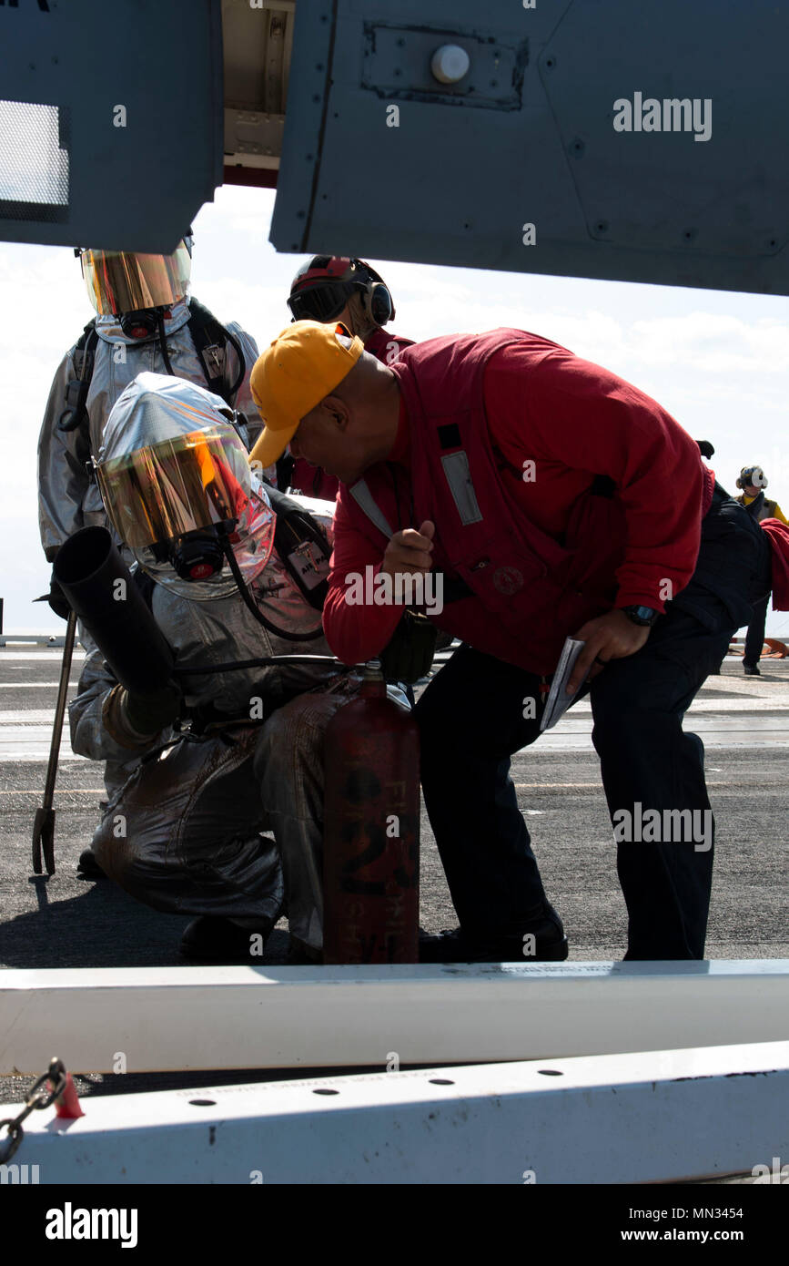 170827-N-PE636-036 ATLANTIC OCEAN (Aug. 27, 2017) Airman Miguel ...