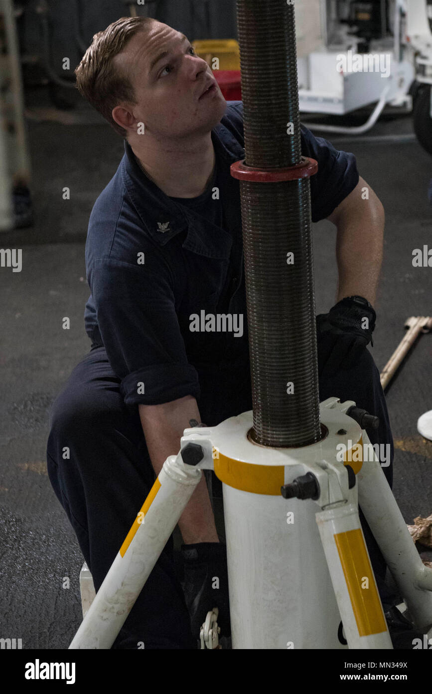 170824-N-SM112-030 ATLANTIC OCEAN (Aug. 24, 2017) Aviation Support ...