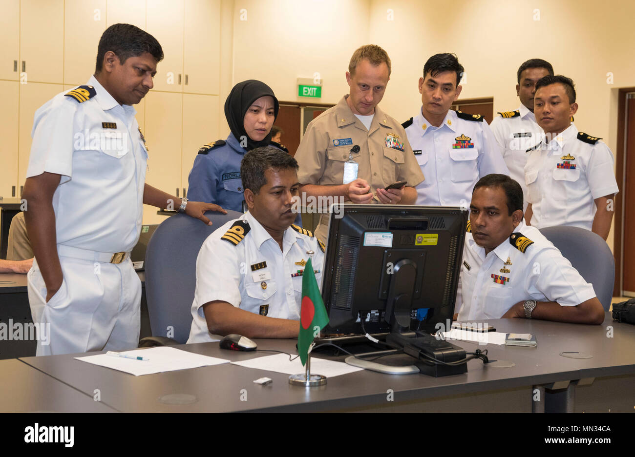 Myanmar navy officers hi-res stock photography and images - Alamy