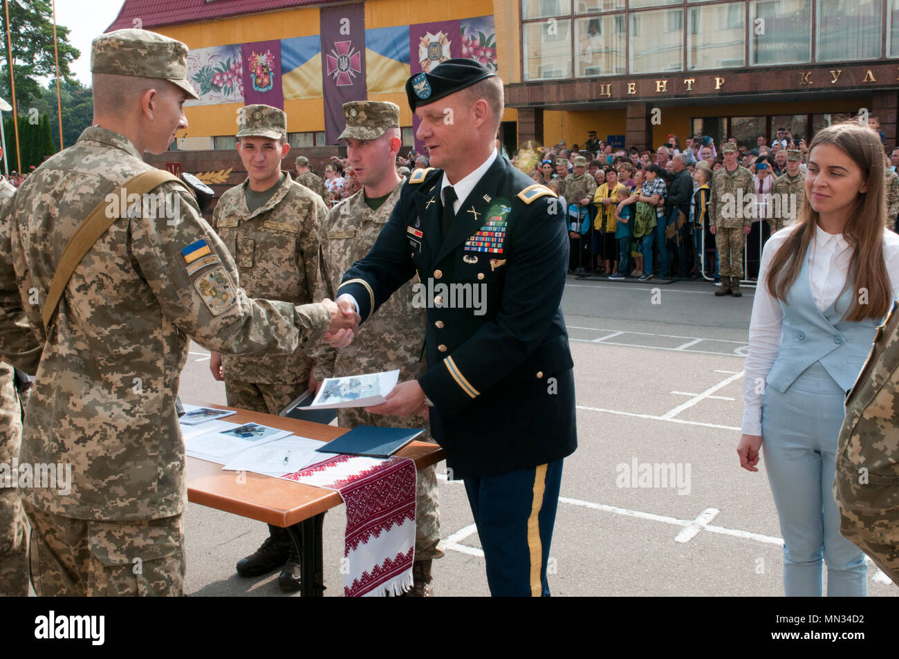 Col. Charles Booze, the deputy commanding officer of the 45th Infantry ...