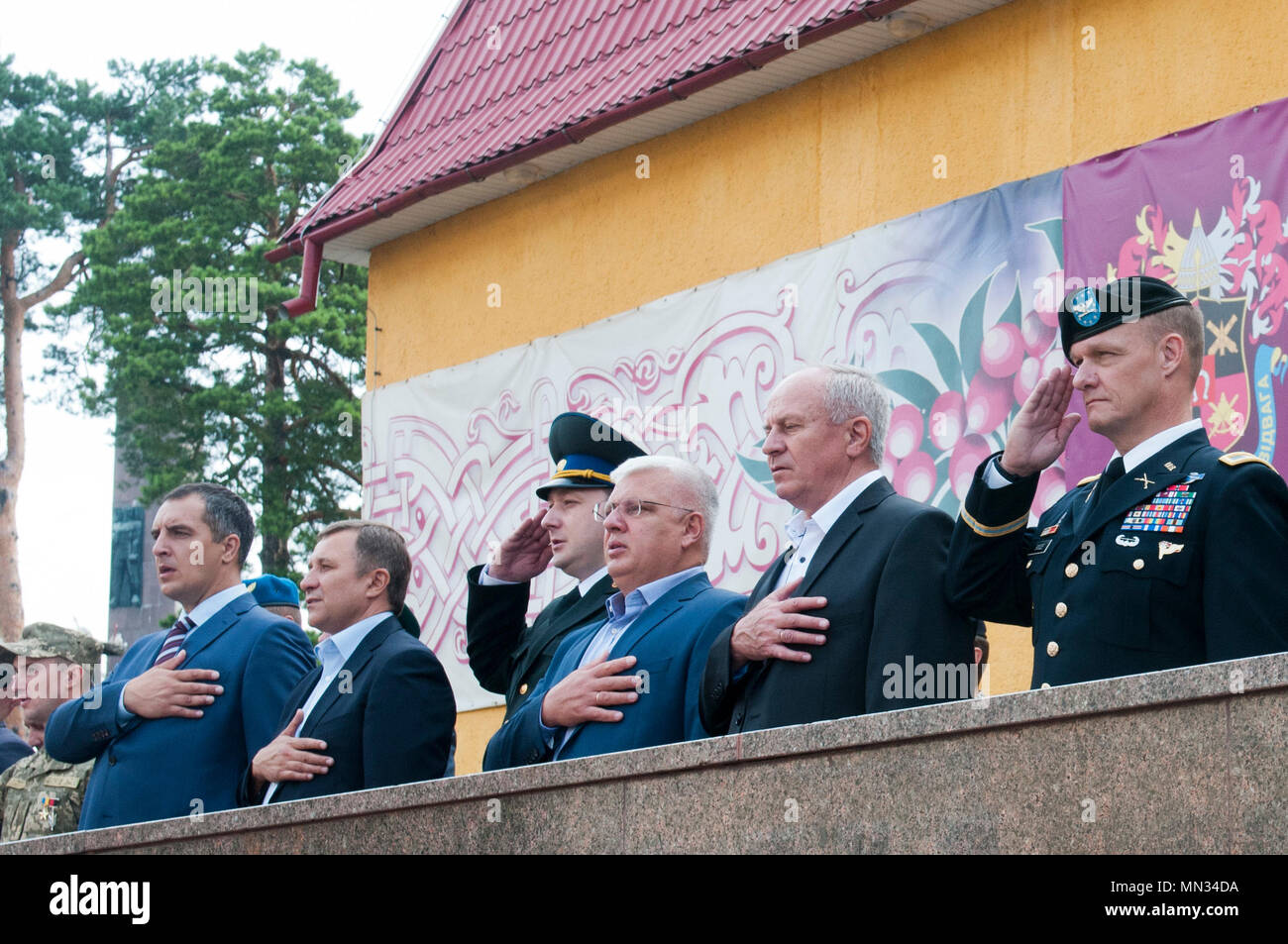 Col. Charles Booze, the deputy commanding officer of the 45th Infantry ...