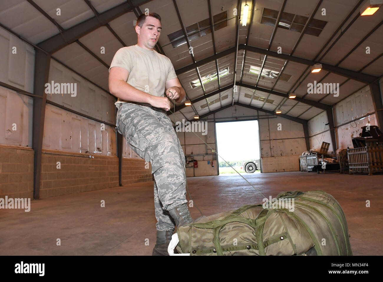 Drag chute deployed hi-res stock photography and images - Alamy