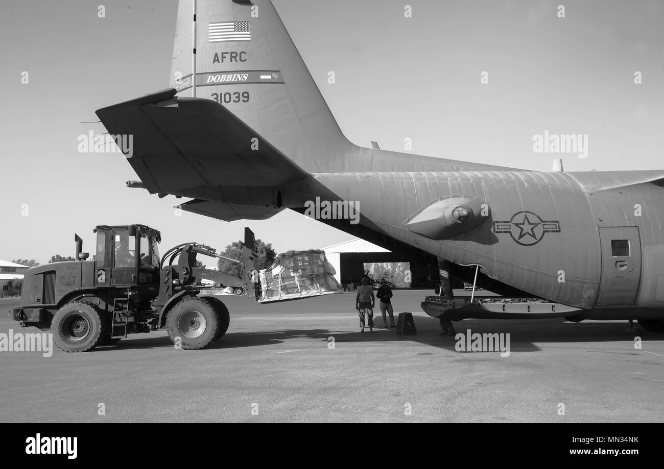 Cargo loader Black and White Stock Photos & Images - Alamy